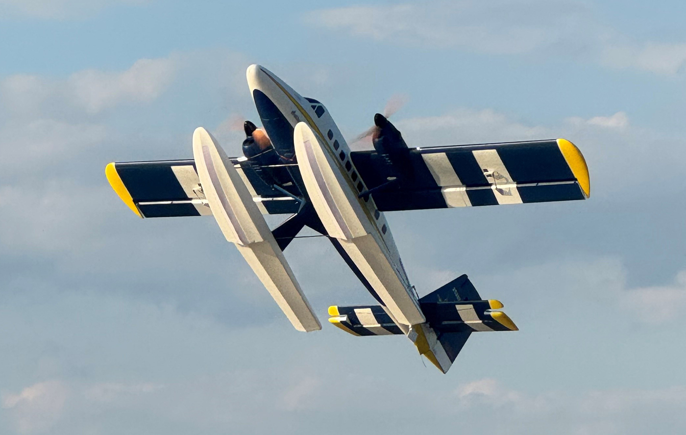 TWIN OTTER 80E FLOAT SET W/STRUTS & LEDS – Flex Innovations