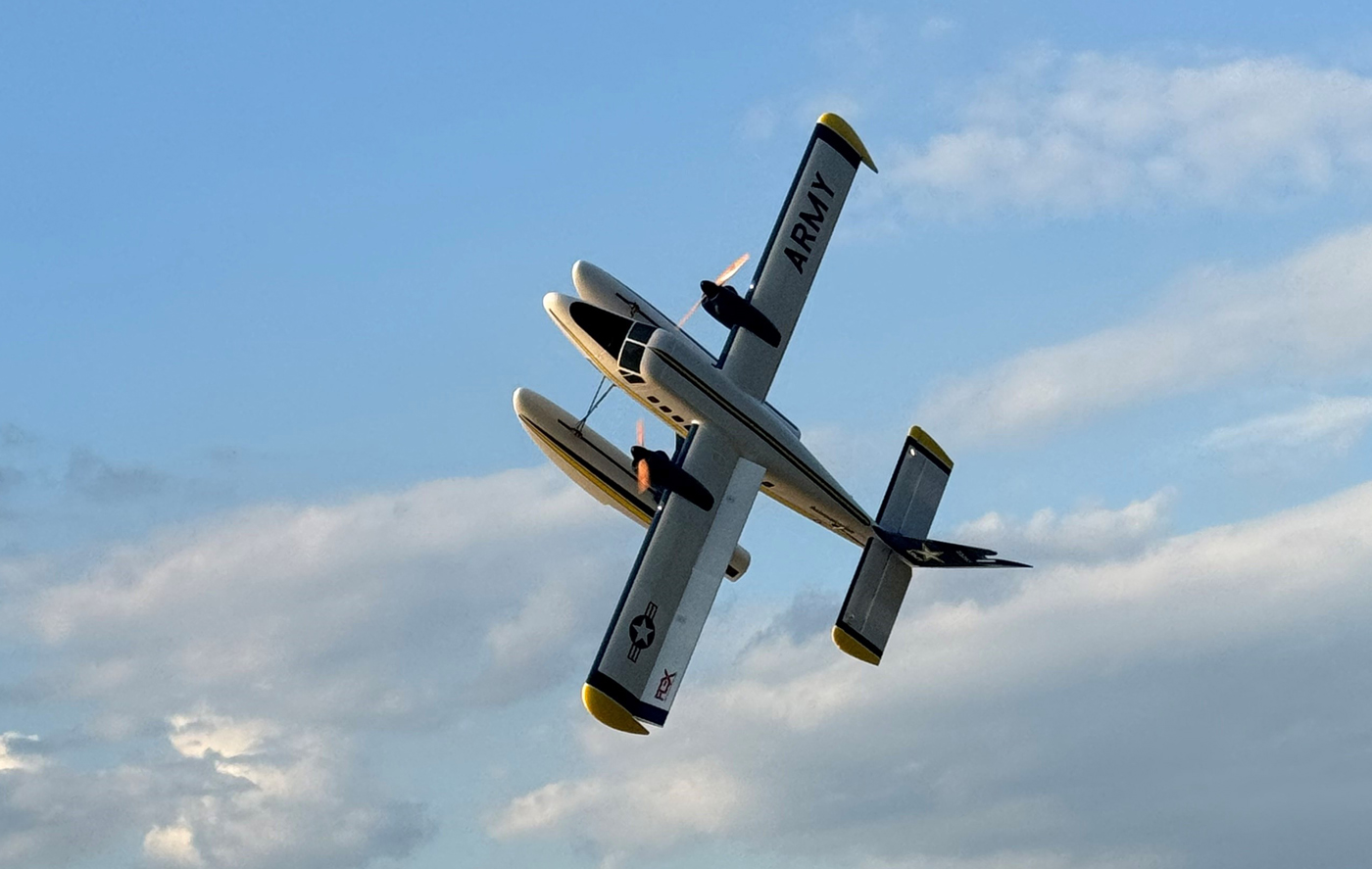 TWIN OTTER 80E FLOAT SET W/STRUTS & LEDS – Flex Innovations